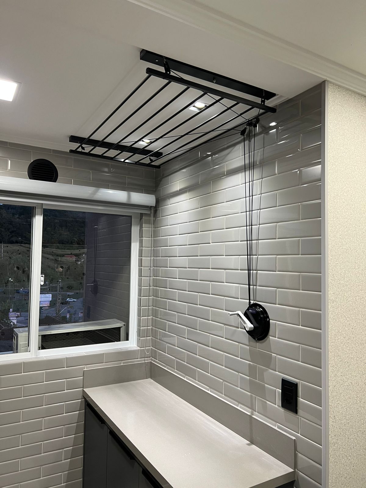 - Varal Tradicional preto com manivela